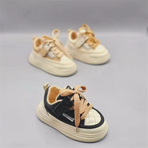 ونس مدل فشن😍😍 کیفیت عالی💯 بسیار سبک بندها چسبی و دکوری سایز ۲۶ تا ۳۱ ارسال رایگان قیمت ۷۸۰ تومان