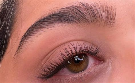 Super Thick Eyebrows