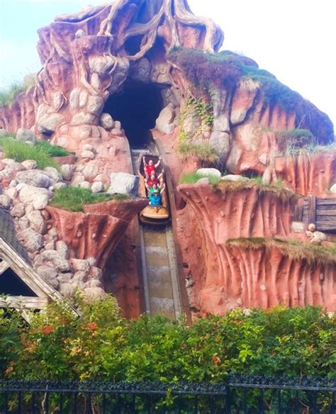 2 Day Disneyland Resort Itinerary Disneyland Photos Disney World Vacation Disney World Parks