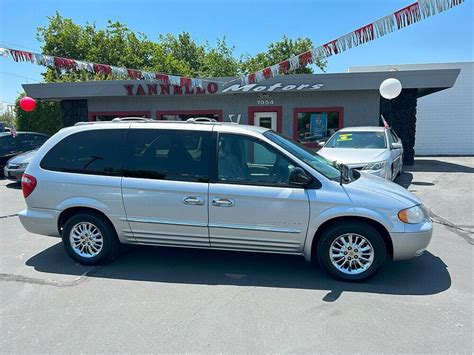 Chrysler Town And Country 2001 White