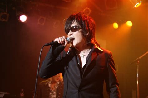 Toshi新バンドが初ライブ「自然界に代わって俺が叫ぶ」 音楽ナタリー