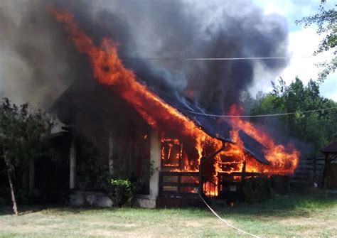 Foto Incendiu Devastator La O Casă Din Horezu Se întâmplă în Vâlcea