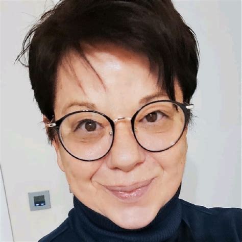 Hatİce Aksu Kuzey Ege Bölge Uzmanı Gayrimenkul Danışmanı Keller