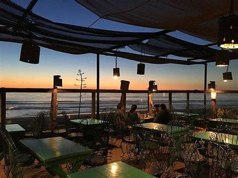 Los Pelicanos Hotel Inn Restaurante Tiene Un Restaurante Con Una