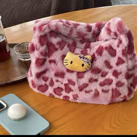 ヒョウ柄 キティちゃん もこもこ バック メルカリ