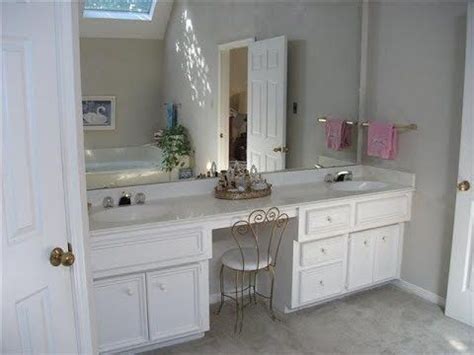 Double Sink Bathroom Vanity With Makeup Area