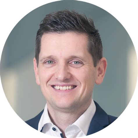 Porträt Von Alexander Brem Tagesspiegel Background