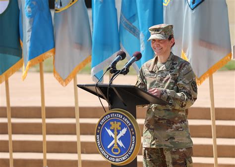 Inscom Welcomes Maj Gen Bredenkamp As Its New Commanding General Article The United States