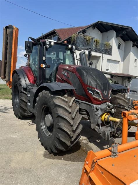 Valtra T235