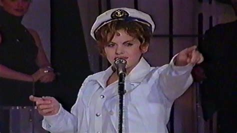 حصريآ اللبنانية ماغي مطران تفشل في تقيلد القيصر كاظم الساهر أثناء