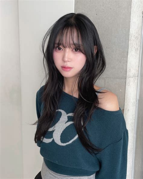 홍대미용실 경자페브점 모아 레이어드 허쉬컷 허쉬펌 페이스라인 염색 내츄럴 허쉬펌 🪽 어느정도 무게감 있는 머리모량과 날리지 않는 층감 그렇지만 페이스라인은 가벼운