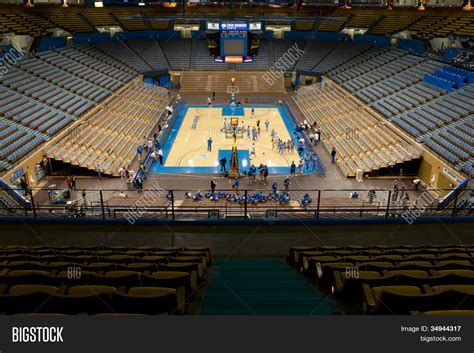 Los Angeles Feb 26 Image And Photo Free Trial Bigstock