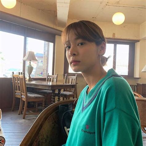 설인아 봄기운 물씬 풍기는 꽃처녀의 면모 봄은 짧아요 Sns★컷