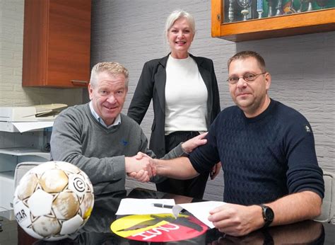 Firmo Adviseurs En Valkema Sport Ondertekenen Sponsorcontracten Bij Hsc