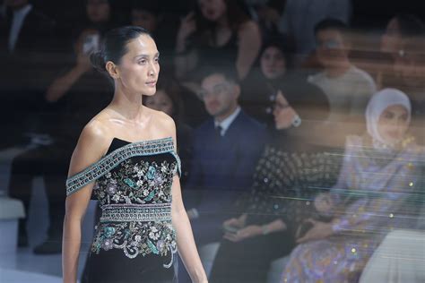 Menziarahi Hikayat Serumpun Dalam Asean Fashion Parade Dewi Magazine