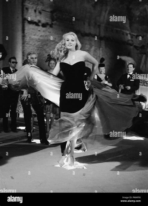 Anita Ekberg La Dolce Vita 1960 File Reference 32633 398tha Stock