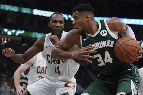 Bucks Star Giannis Antetokounmpo Out With Muscle Strain As Milwaukee