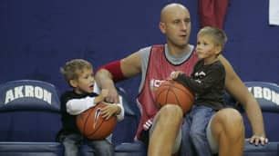 Cavs Big Z Says His Career May Be Winding Down Cbc Sports