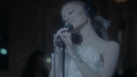 ‎yes And Live Version Music Video By Ariana Grande Apple Music