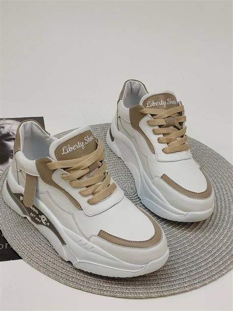 Модні молодіжні кросівки — ціна 2450 грн у каталозі Кросівки Купити жіночі речі за доступною