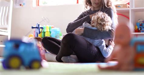Mom Nurses Her 5 Year Old Wants To Normalize Extended Breastfeeding