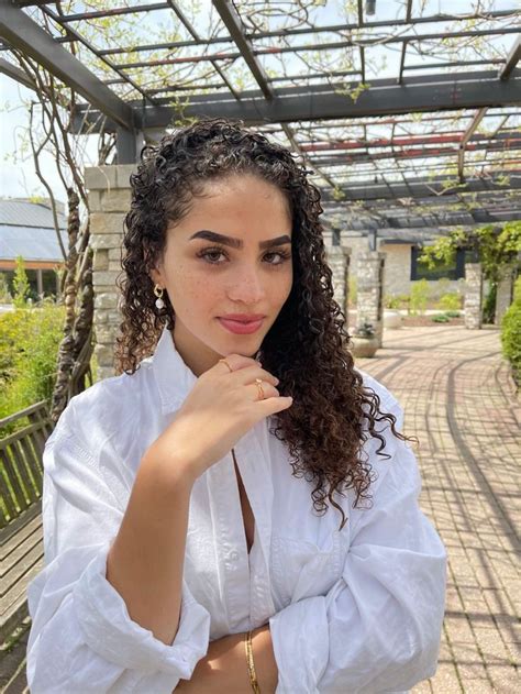 6 Hot Sexy Nadia Mcbain Bikini Pics