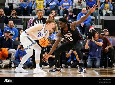 Uclas Tyler Bilodeau Left Dribbles Against Gonzagas Graydon Lemke During The Second Half Of