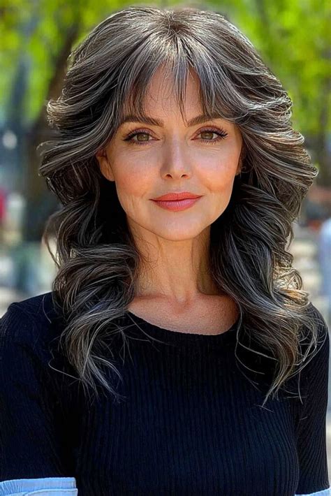 24 Flattering Medium Shaggy Hairstyles For Women Over 60 In 2025