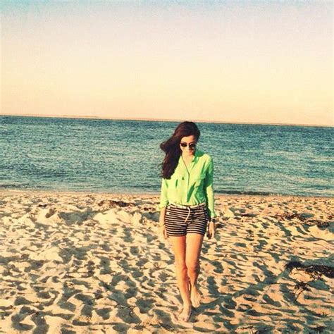 10 Hot Sexy Sarah Patrick Vickers Bikini Pics