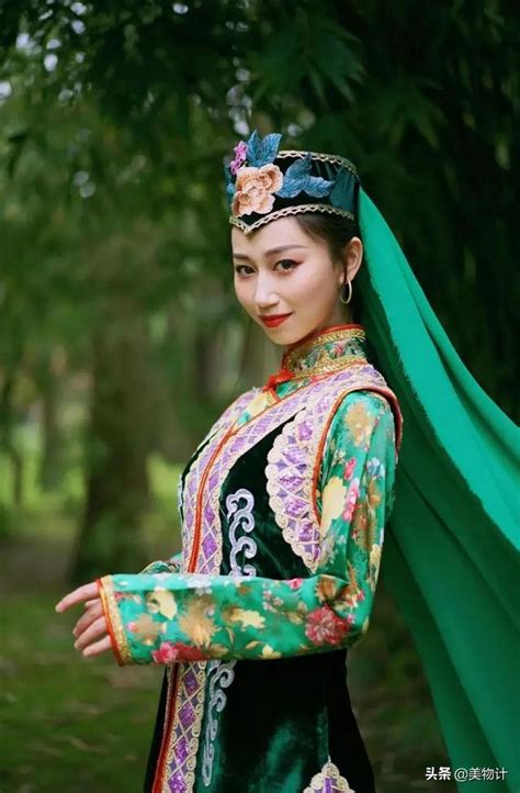 95後女孩237天拍攝56個民族服飾，太美了 每日頭條