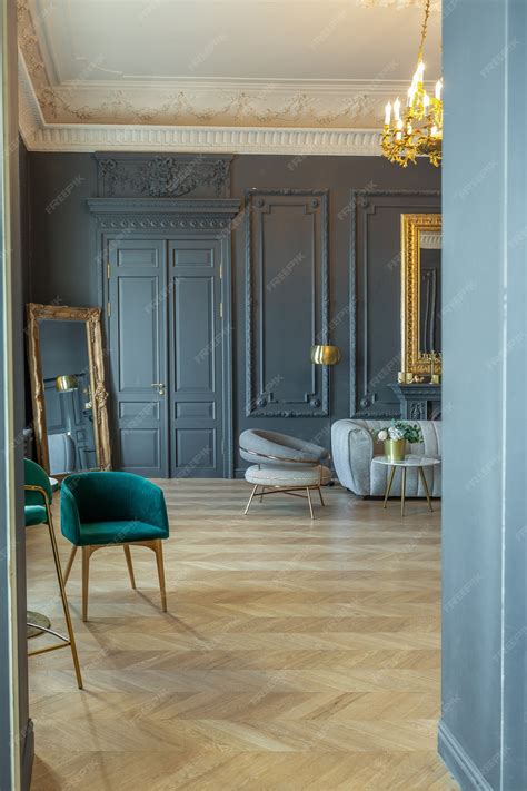 Elegante Interior De La Habitación En Estilo Renacentista Del Siglo Xix Con Muebles Modernos De