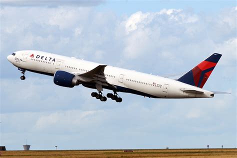 12 Years Of Service Deltas Boeing 777 200lr Fleet Simple Flying