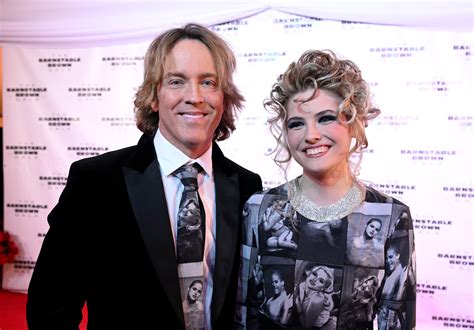 Anna Nicole Smiths Look Alike Daughter Dannielynn Birkhead Shows Off Her Guitar Skills