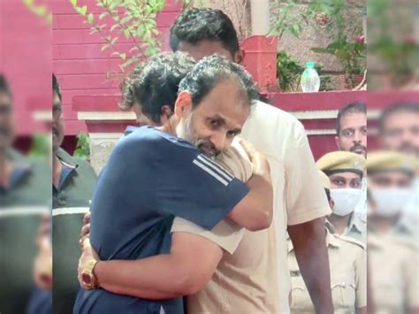 In Pics Thousands Pay Last Respects To Vijay Raghavendras Wife