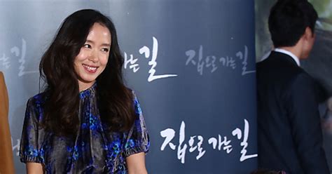 전도연 딸 강지우 손 꼭 잡고 입장 포토