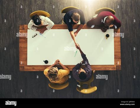 Begierig Darauf Zu Sehen Was Sie An Den Tisch Bringen Aufnahmen Von