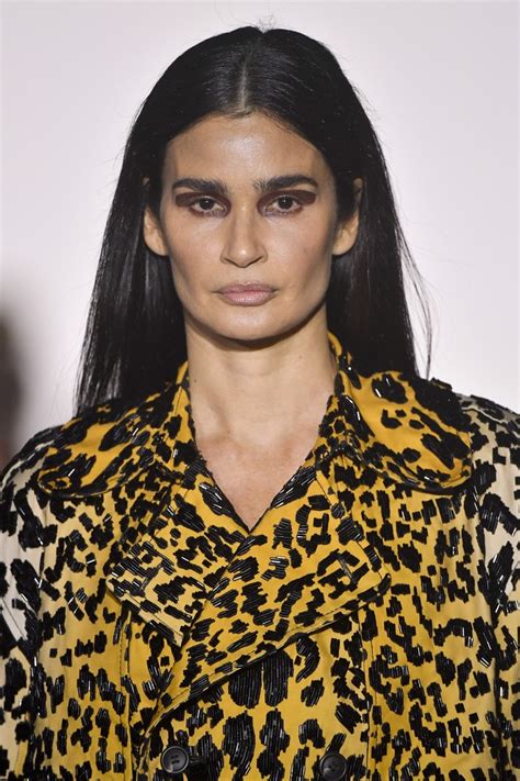 Reinaldo Lourenço Celebra 40 Anos Com Desfile Da Linha Couture