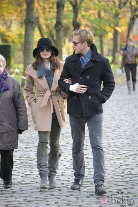 Ryan Gosling Y Su Novia Eva Mendes Pasean Su Amor Durante Sus Románticas Vacaciones En París