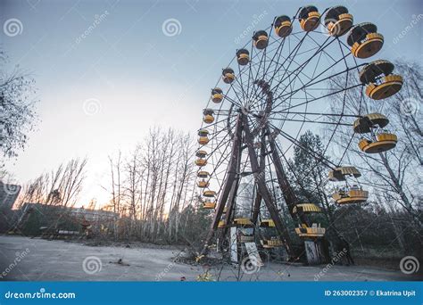 Abandoned Ferris Wheel Extreme Tourism In Chernobyl Editorial Photo