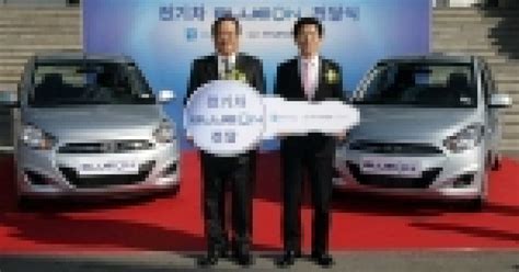 현대차 경기도에 전기차 블루온 전달