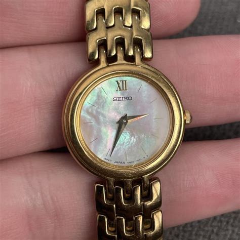 Vintage Seiko Ladies Gold Tone Bracelet Mother Of Pearl Dial Watch