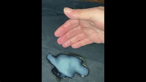 Brincando Com Meu Próprio Esperma Que Salvei Fazendo Uma Bagunça Na Poça