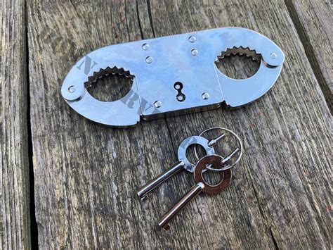 Stainless Steel Thumb Cuffs Double Locking Handcuffs Thumbcuffs Cuffs Born Survivor Supplies