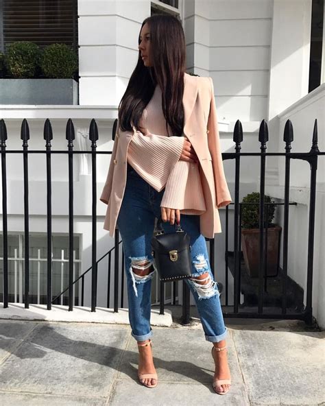 1303k Followers 748 Following 2242 Posts See Instagram Photos And