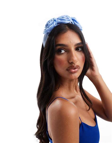 True Decadence Blått Diadem I Sammet Med Blommor Asos