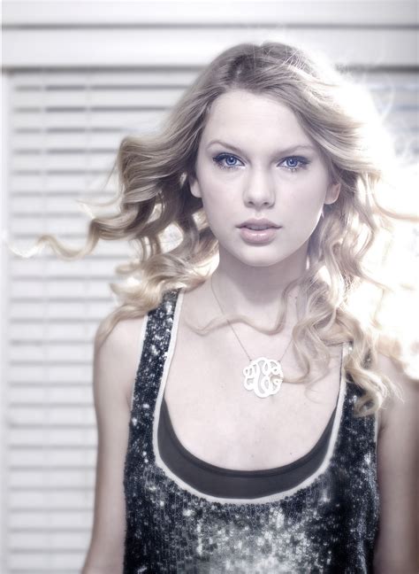 Taylor Swift Women Singer Looking At Viewer Blonde 4096x5608