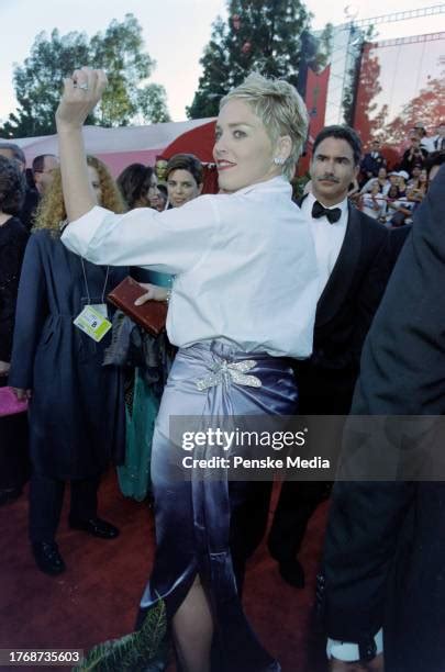 49 Sharon Stone Oscars 1998 Photos And High Res Pictures Getty Images
