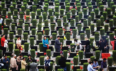 Not Dead Yet Chinese Graveyard Accused Of Using Names Of Living On