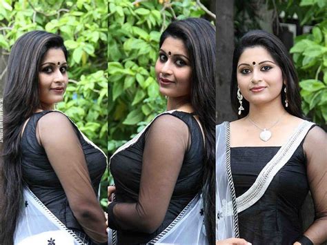 Sruthi Lakshmi Navel In Mizhi Thurakku