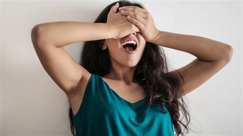 25 Traits Men Think Women Find Attractive That Are Actually Major Red Flags